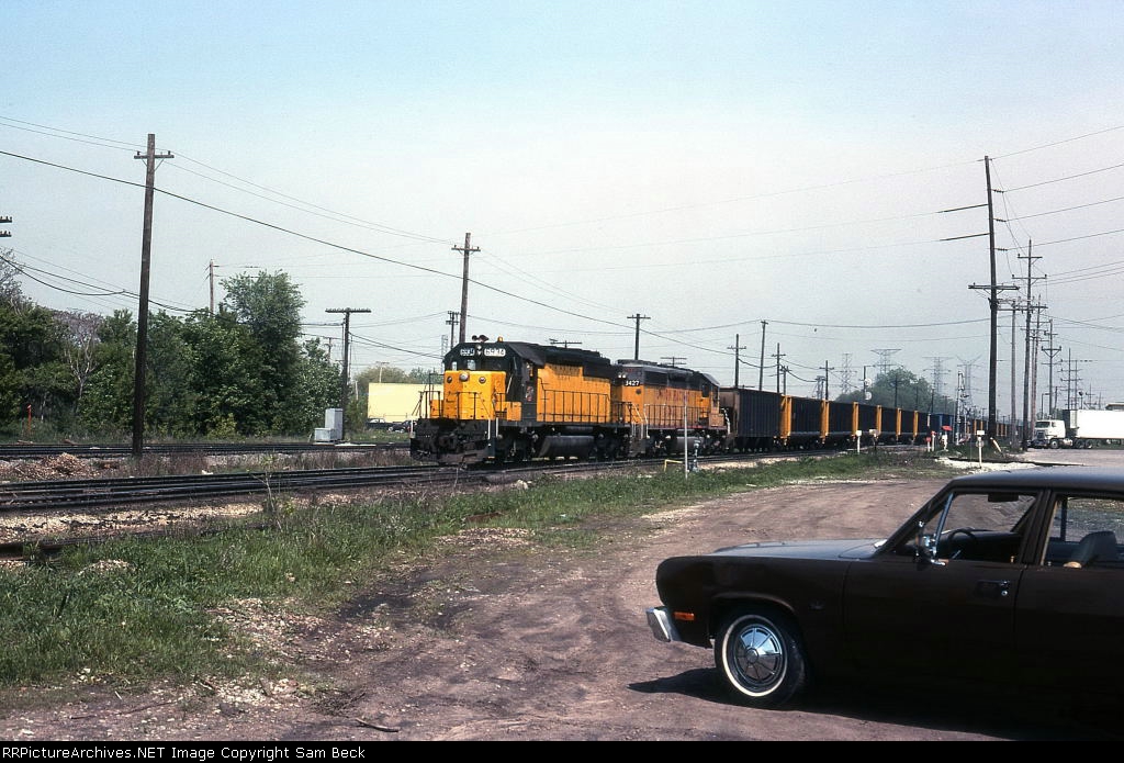 CNW 6934 and UP 3427